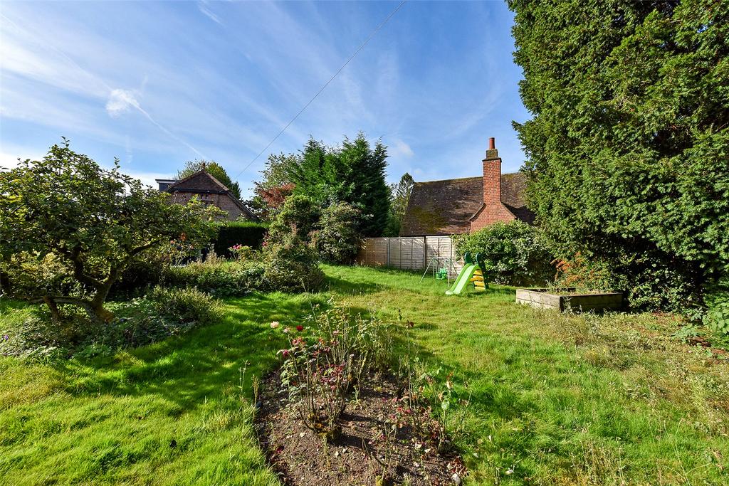 Church Road, Penn, High Wycombe, Buckinghamshire, HP10 2 bed detached ...