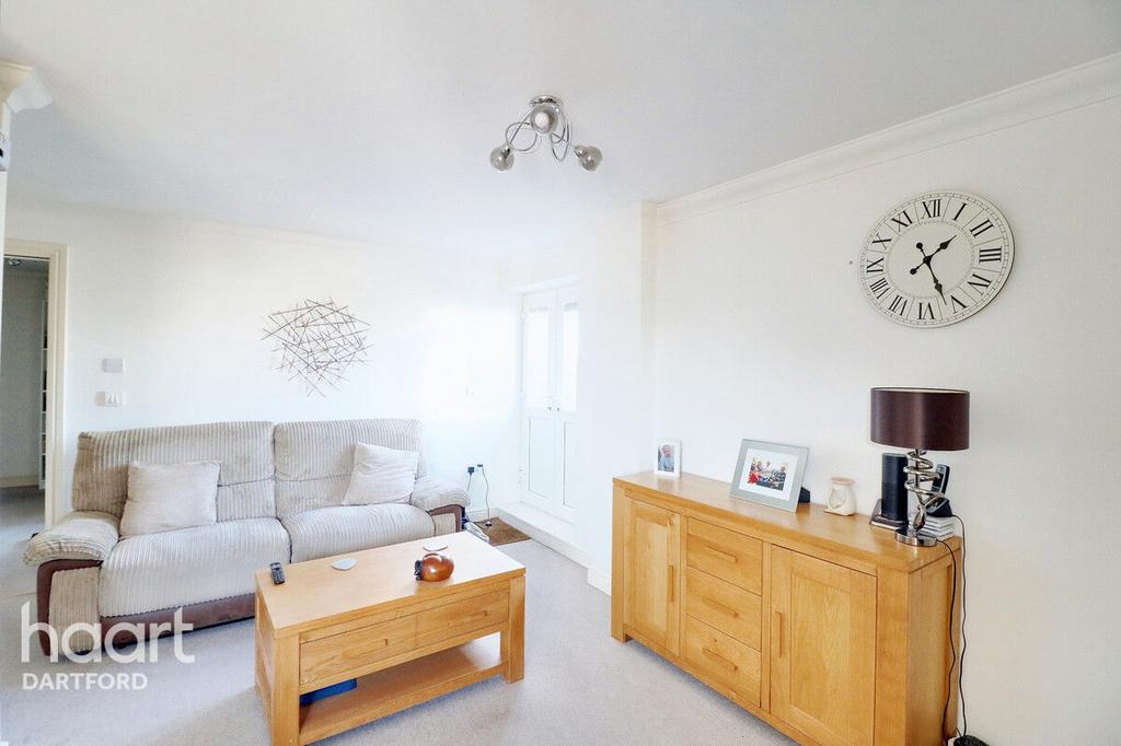 Pier Road, Erith 2 bed flat - £240,000