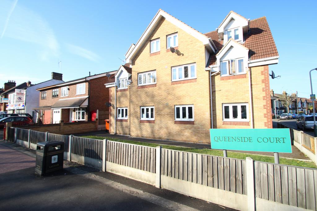 Queenside Court, Romford 1 bed flat - £1,200 pcm (£277 pw)