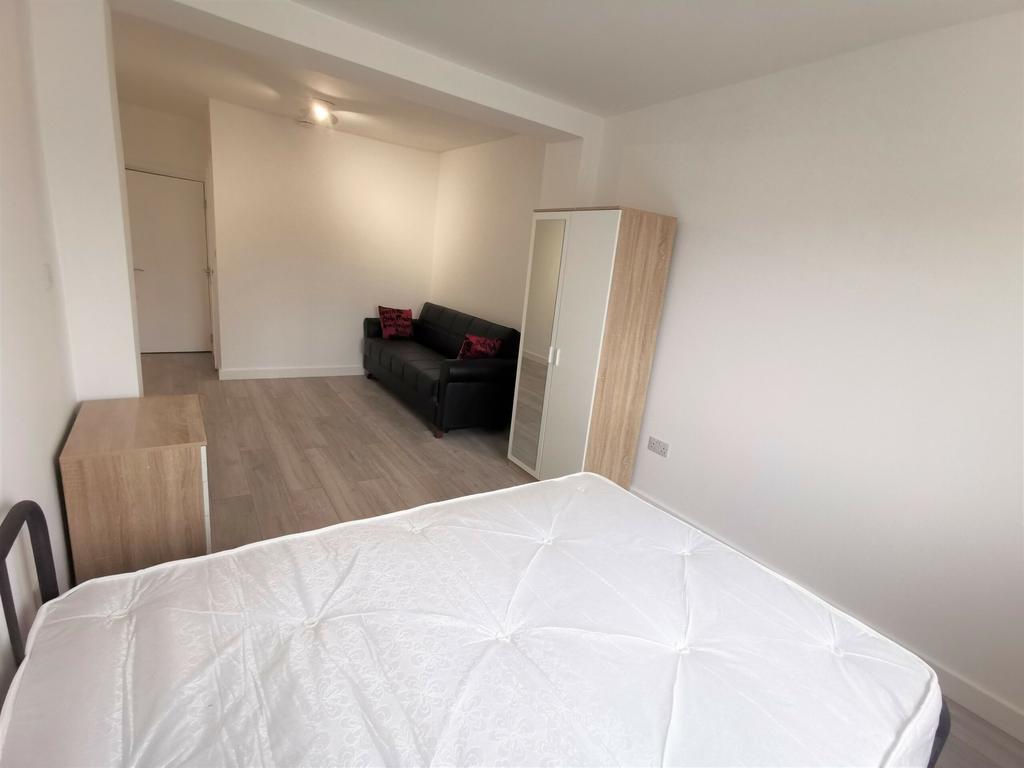 Avondale Road, Luton, Bedfordshire Studio - £650 pcm (£150 pw)