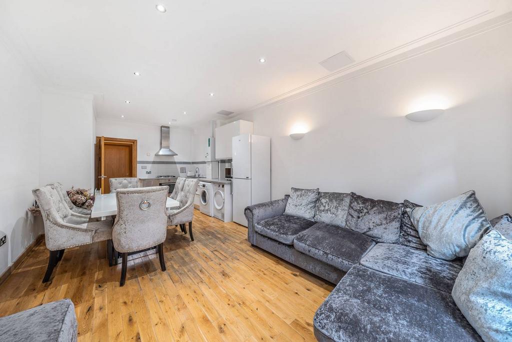Cubitt Street, Bloomsbury, London, WC1X 3 bed flat - £4,000 pcm (£923 pw)