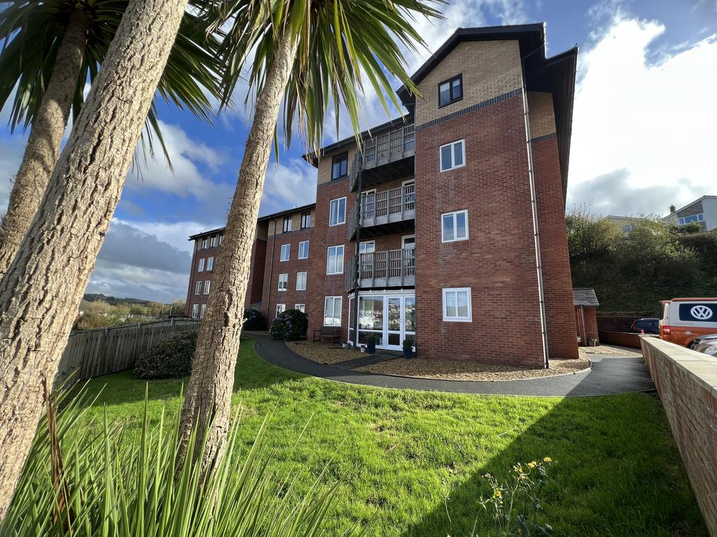 Trefechan, Aberystwyth SY23 2 bed flat for sale - £215,000