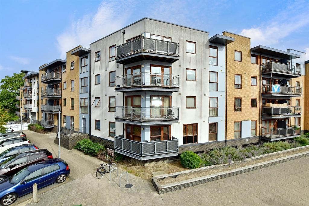 Commonwealth Drive, Three Bridges... 1 bed flat - £200,000
