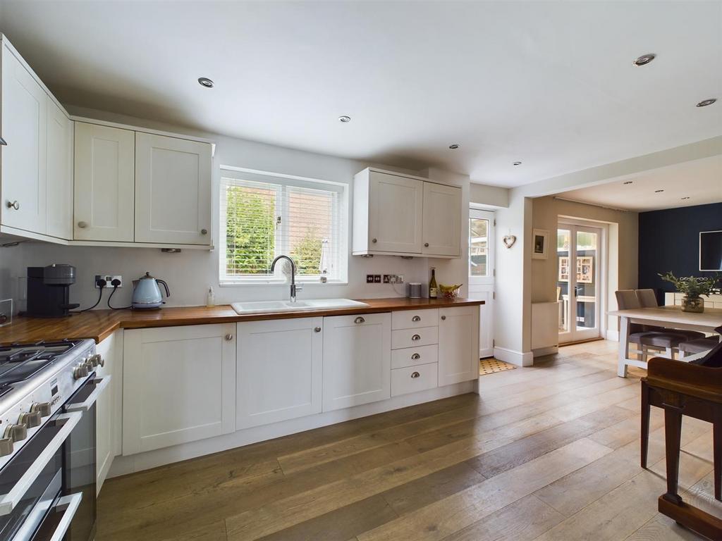Mill Fields, Kinver, Stourbridge 4 bed detached house - £1,850 pcm (£ ...