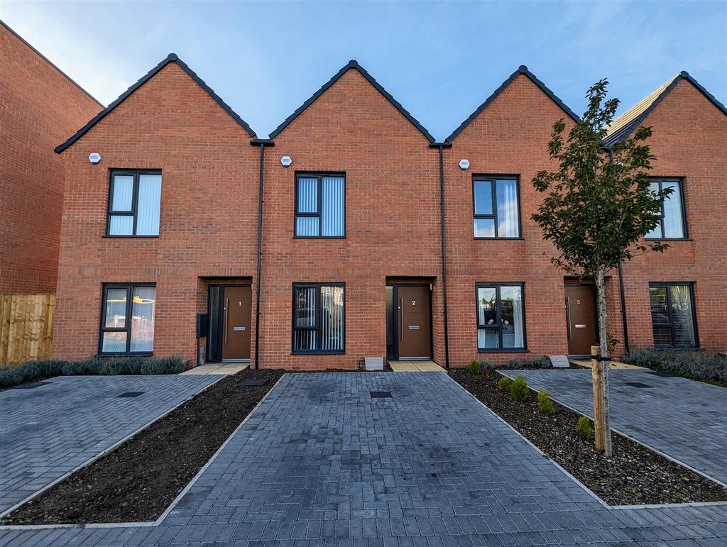 Pavillion Mews, Newark 2 bed terraced house - £190,000