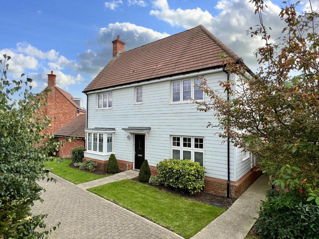 Avocet Way, Finberry, Ashford 4 bed detached house - £525,000
