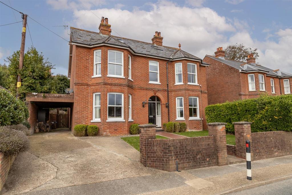 Clatterford Road, Newport 4 bed house - £1,995 pcm (£460 pw)