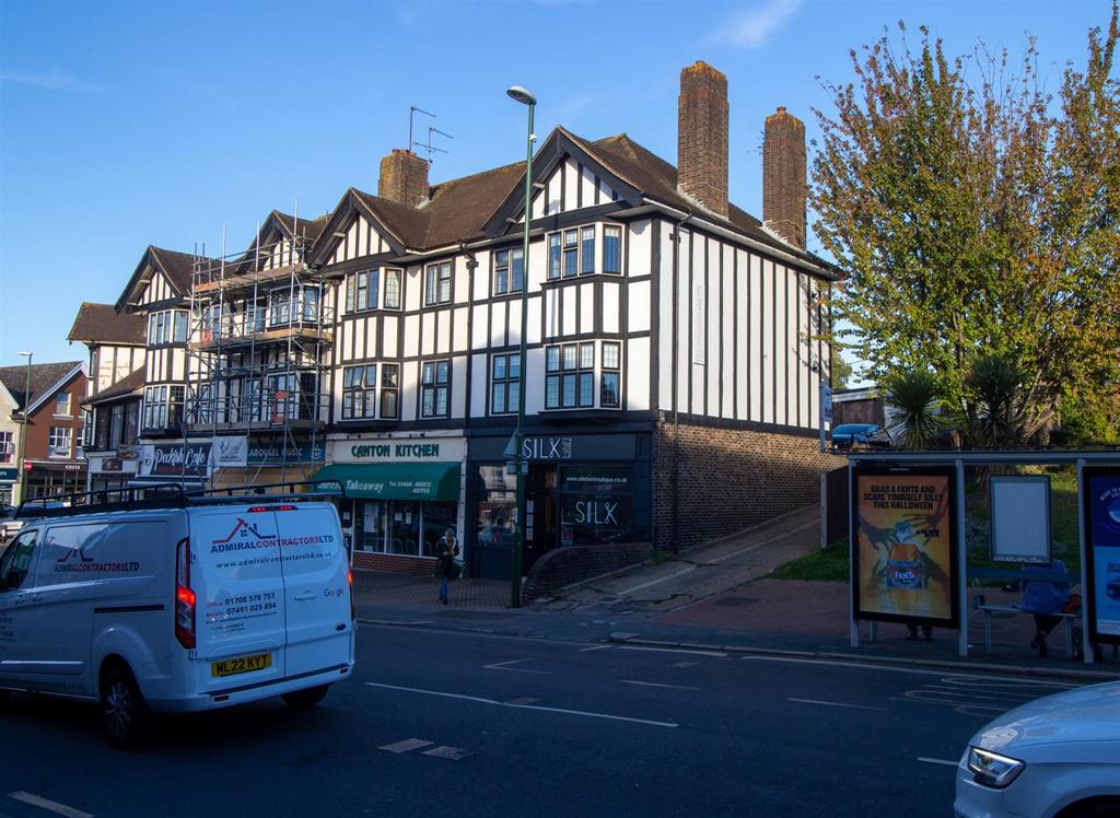 Commercial Square, Haywards Heath 1 bed flat - £950 pcm (£219 pw)