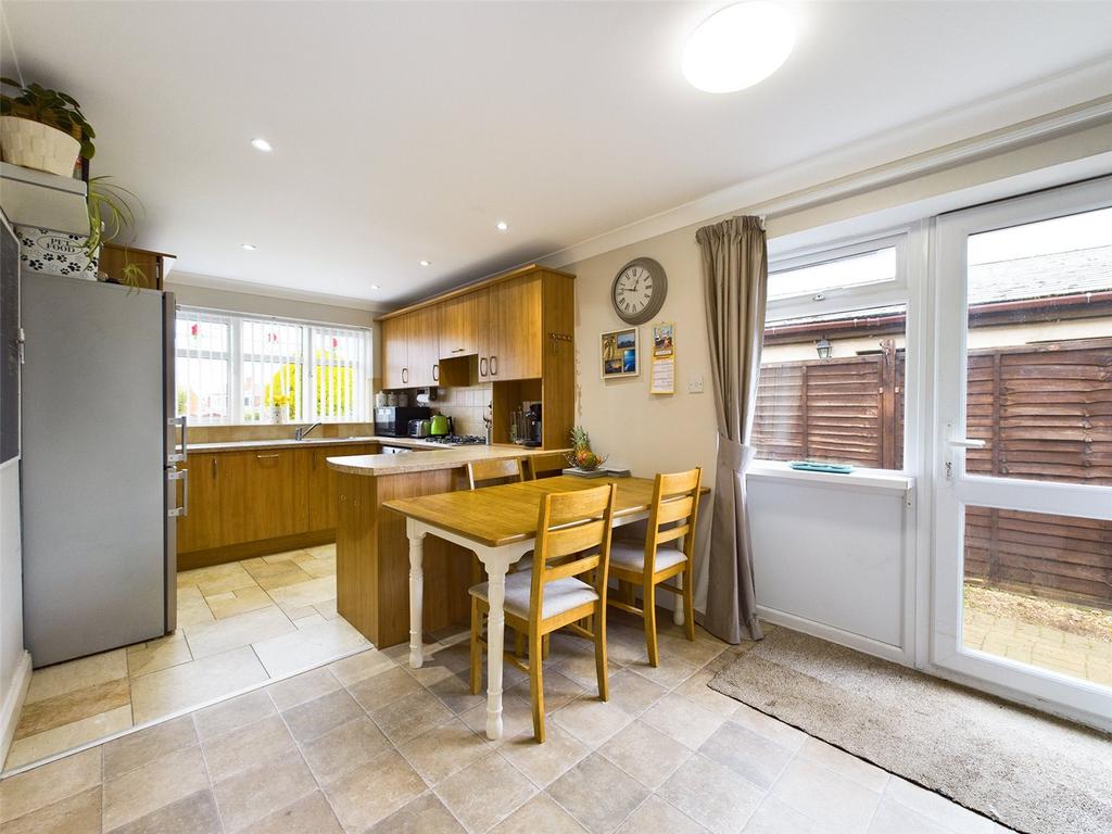 Springbank Road Cheltenham Gloucestershire Gl51 3 Bed Bungalow To