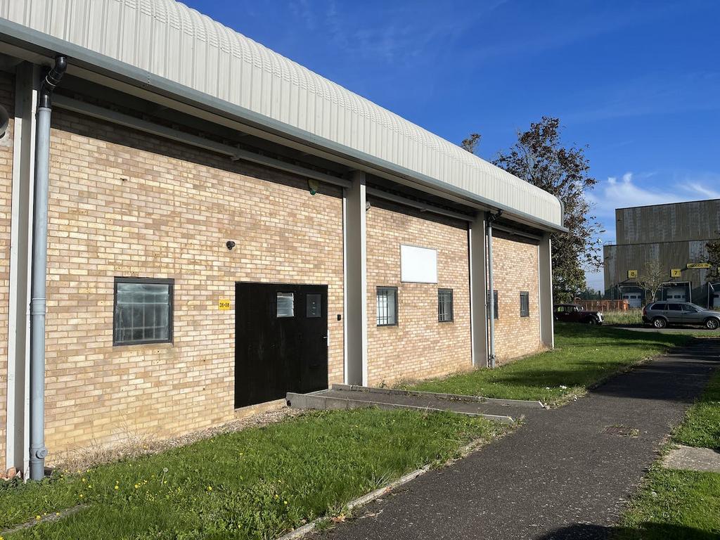 Aylesbury HP19 Industrial unit - £2,667 pcm (£615 pw)