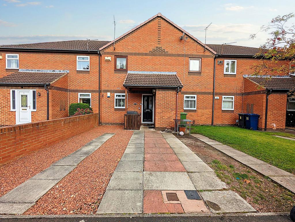 Hazelmoor, Hebburn, Tyne and Wear... 2 bed flat - £50,000