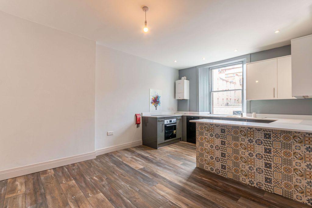 1639L – King Stables Road, Edinburgh... 2 bed flat - £1,395 pcm (£322 pw)