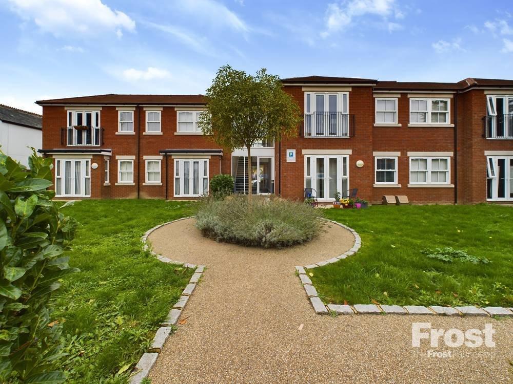 Clarendon Road, Ashford, Surrey, TW15 1 bed apartment for sale - £280,000