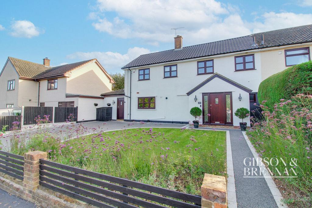 Clay Hill Road, Basildon, SS16 3 bed semi-detached house for sale - £ ...