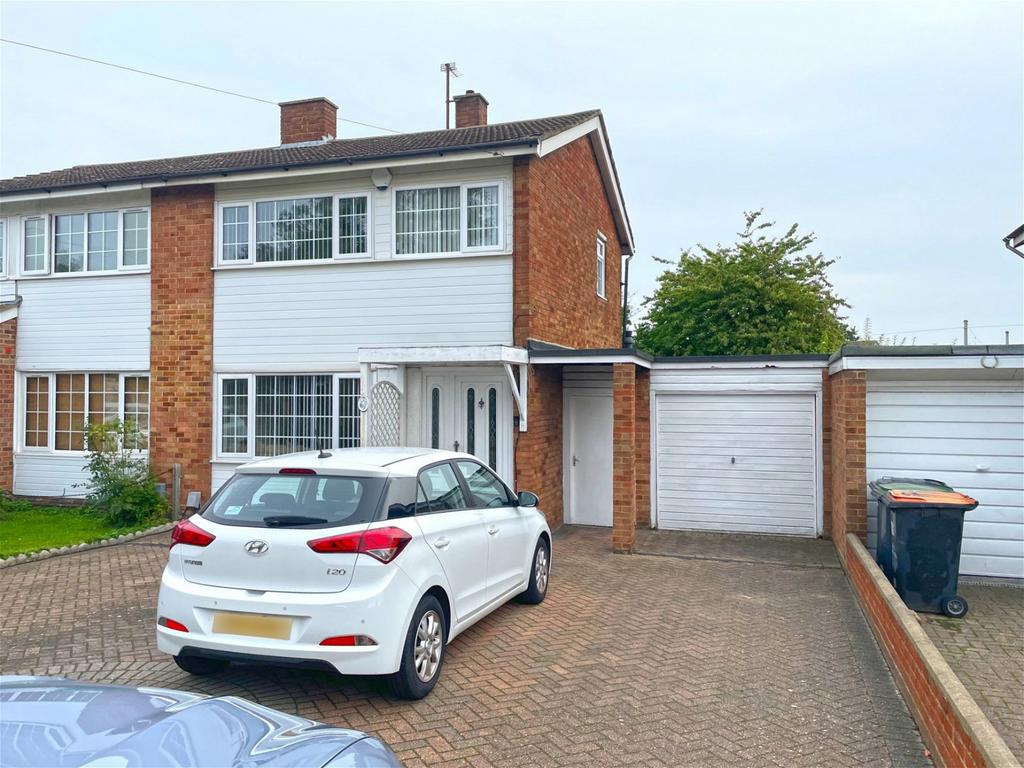 Spring Road Kempston Bedford 3 Bed Semi Detached House £330 000