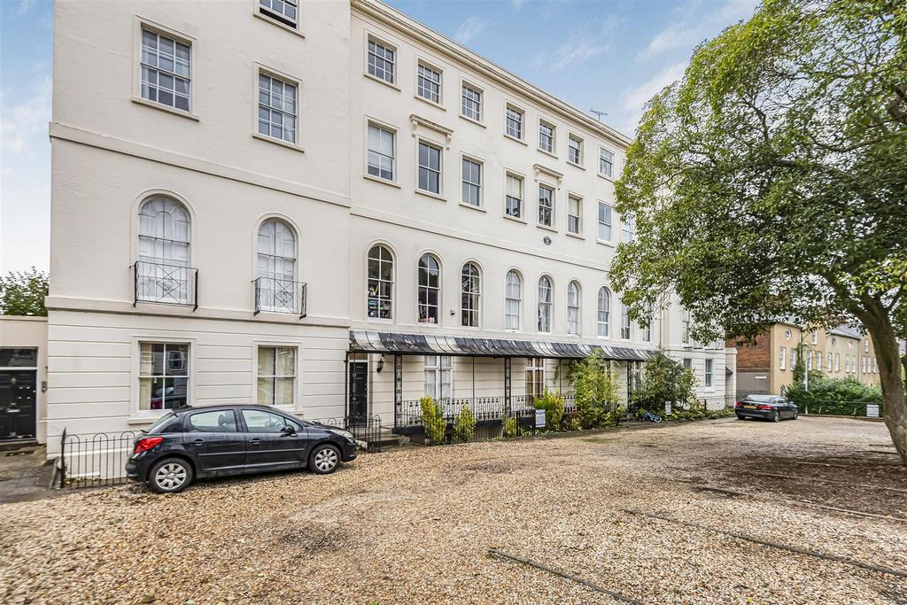 Heritage Court, Castle Hill 2 bed apartment - £1,500 pcm (£346 pw)