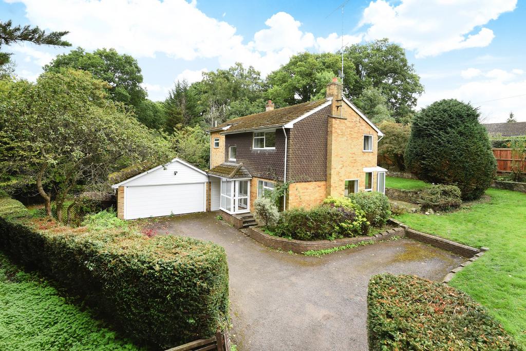 Lavender Lane, Rowledge, Farnham, Surrey, GU10 4 bed detached house to ...