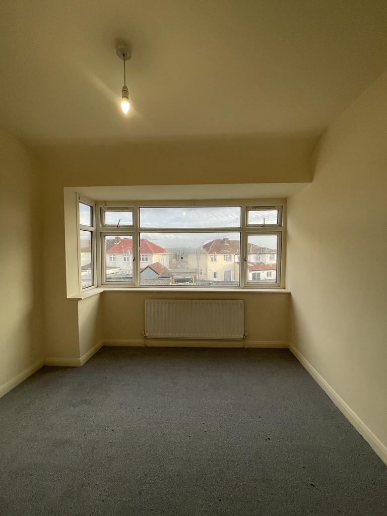 Taunton Way, HA7 1DG 3 bed semi-detached house - £2,200 pcm (£508 pw)