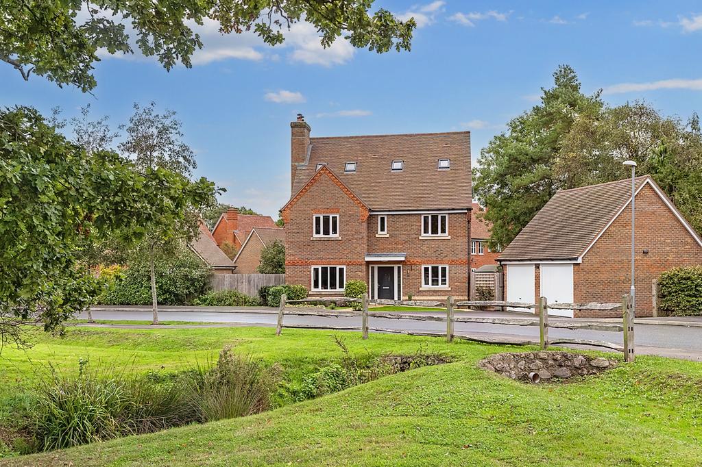 Thomas Waters Way, Horley, Surrey, RH6 5 bed detached house for sale ...
