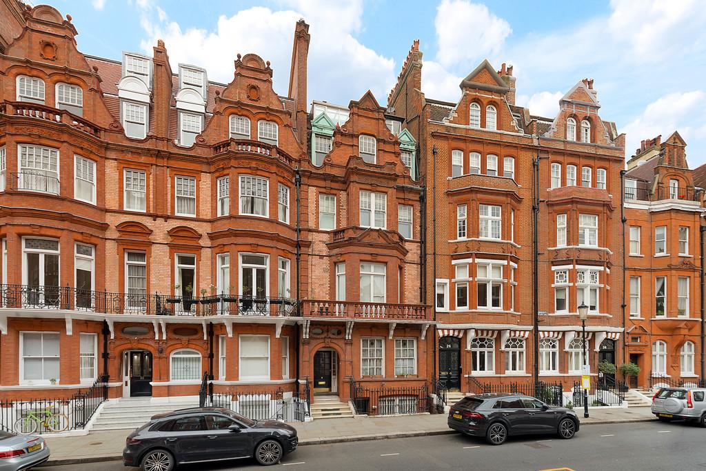 Draycott Place, Chelsea SW3 2 bed apartment - £1,725,000