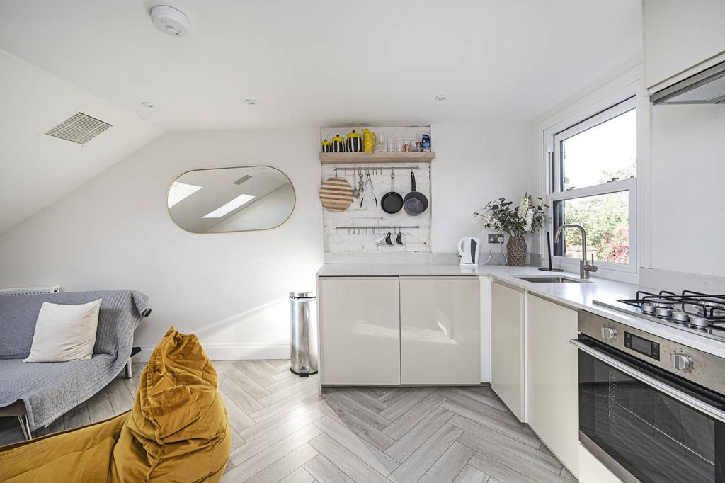 Kenworthy Road, Hackney, London, E9 2 bed flat - £2,600 pcm (£600 pw)