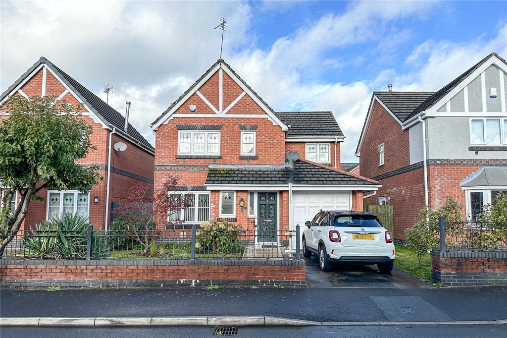 Hinchley Road, Blackley, Manchester, M9 4 bed detached house - £300,000