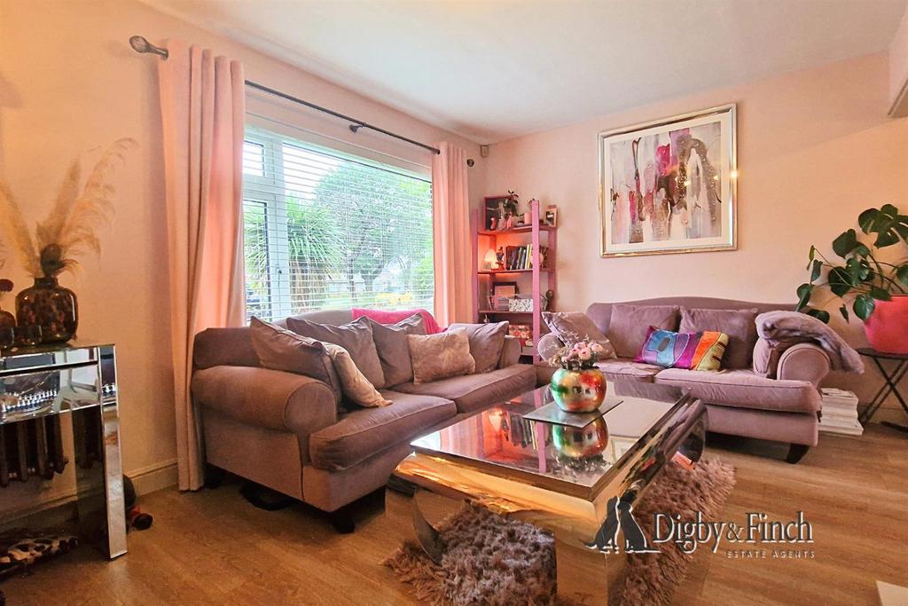 Prince Edward Crescent, Radcliffe-On-Trent, Nottingham 3 bed house for ...