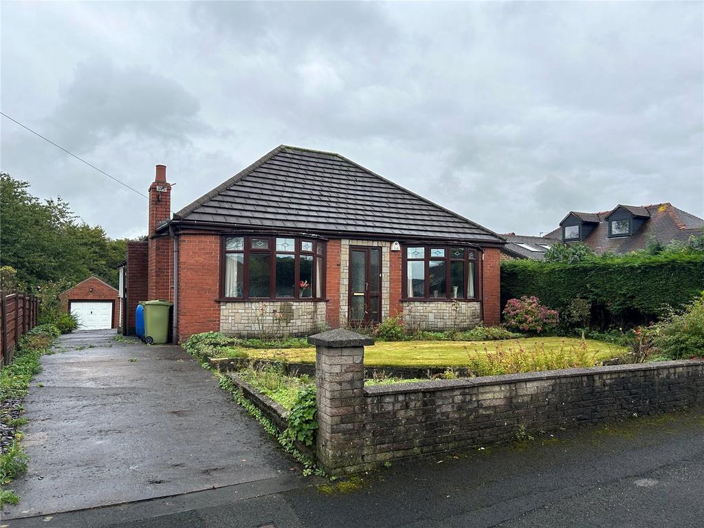 Norley Close, Chadderton, Oldham... 2 bed bungalow - £275,000