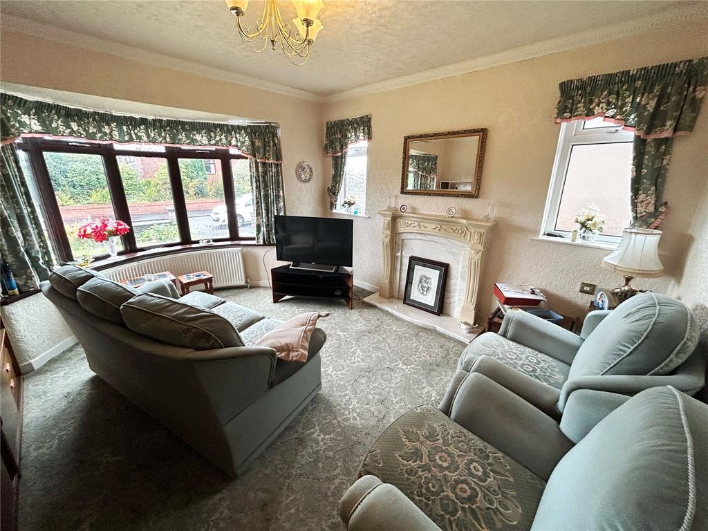 Norley Close, Chadderton, Oldham... 2 bed bungalow - £275,000