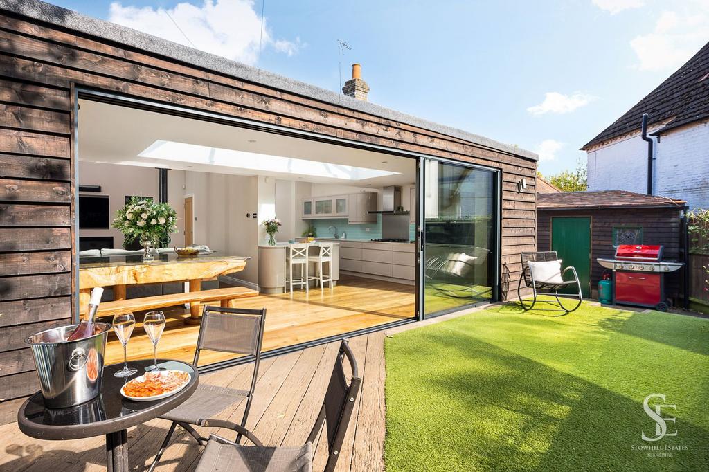 Britwell Farm, Slough SL1 5 bed barn conversion for sale - £850,000