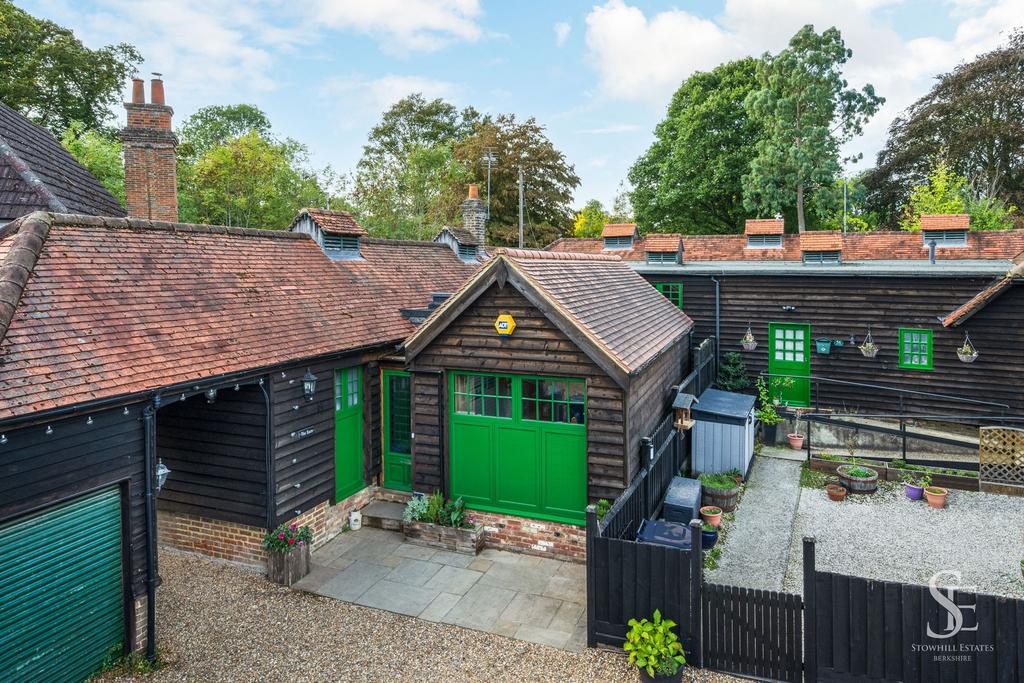 Britwell Farm, Slough SL1 5 bed barn conversion for sale - £850,000