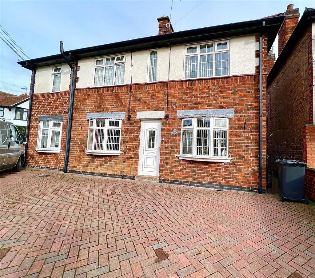 Glebe Road, Hinckley 4 bed house - £1,400 pcm (£323 pw)