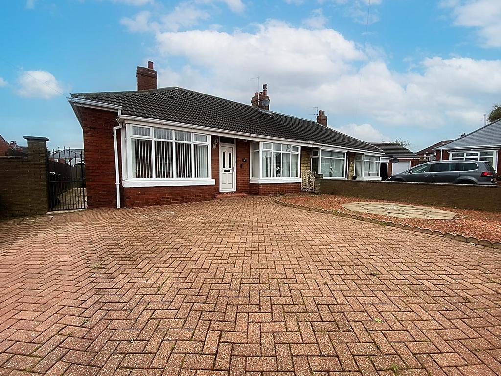 Robinson Gardens, Howdon 2 bed semi-detached bungalow for sale - £179,950