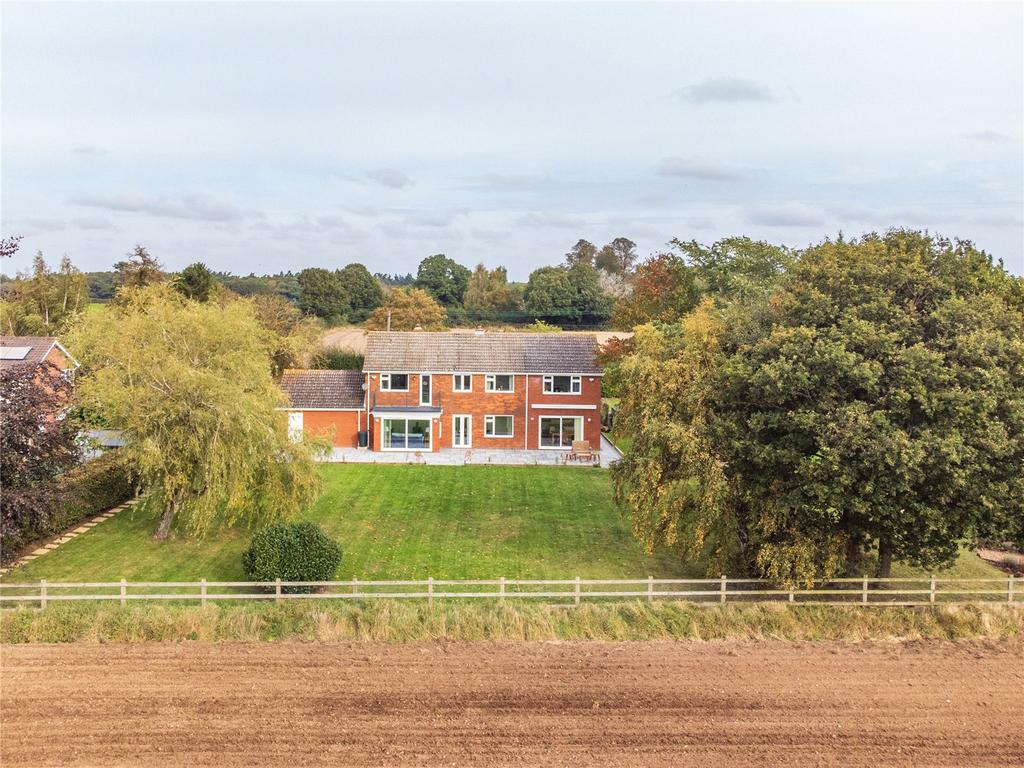 Main Road Woolverstone Ipswich Suffolk Ip9 4 Bed Detached House For