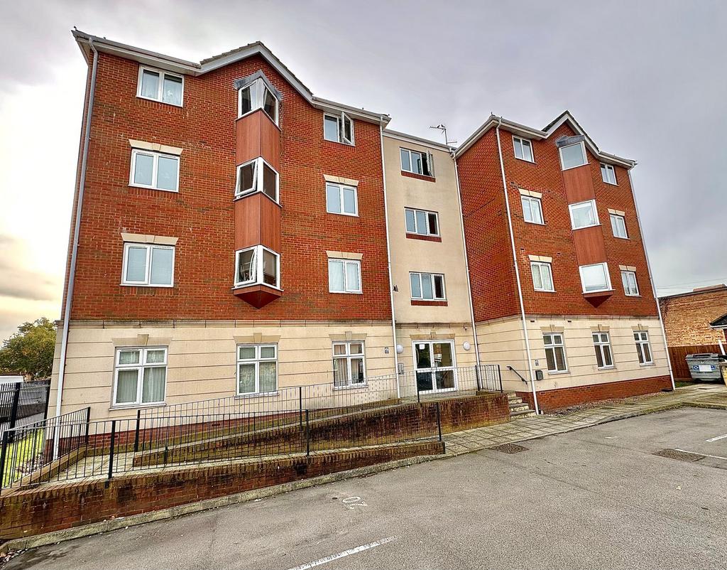 The Old Slipper Baths, Northampton NN4 2 bed ground floor flat - £875 pcm (£202 pw)