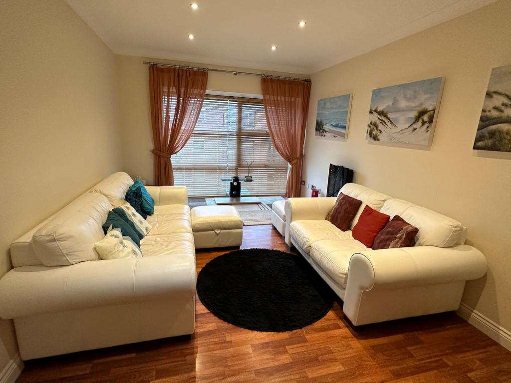 Harrison View, St Annes, FY8 2 bed apartment - £850 pcm (£196 pw)