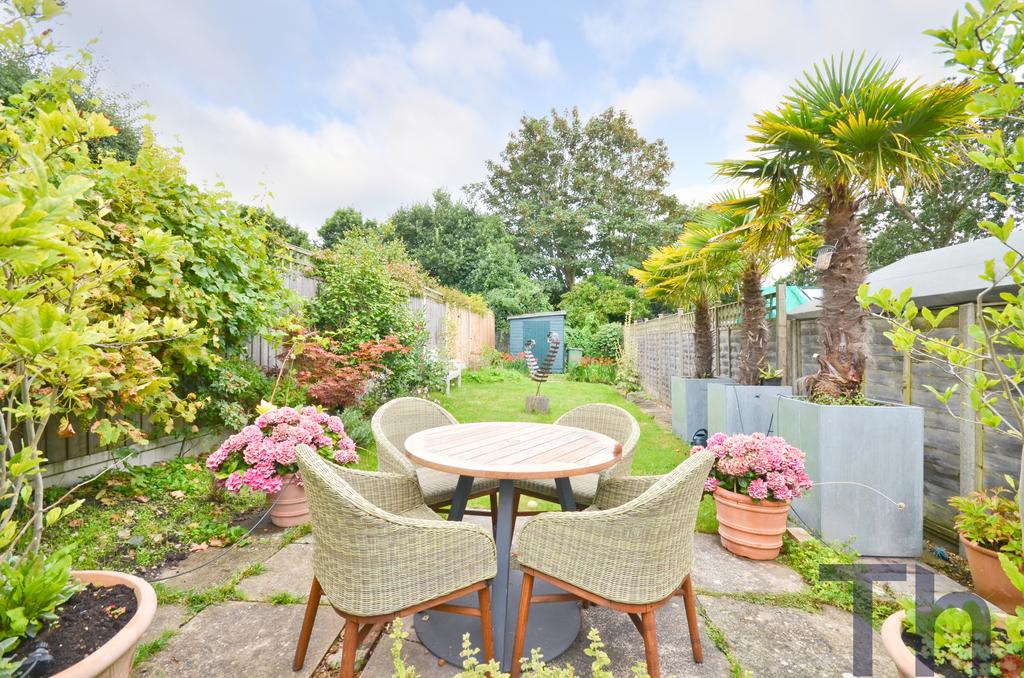 Gurnard, Cowes PO31 3 bed cottage for sale - £277,500