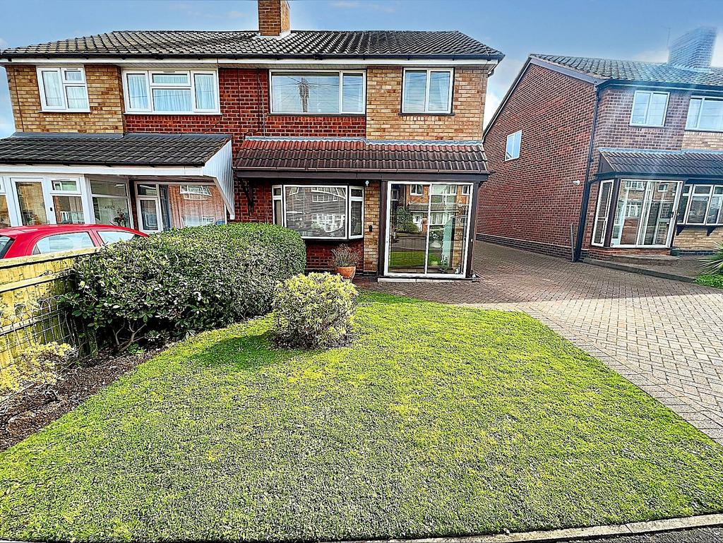 Ipswich Crescent, Birmingham B42 3 bed semi-detached house - £240,000