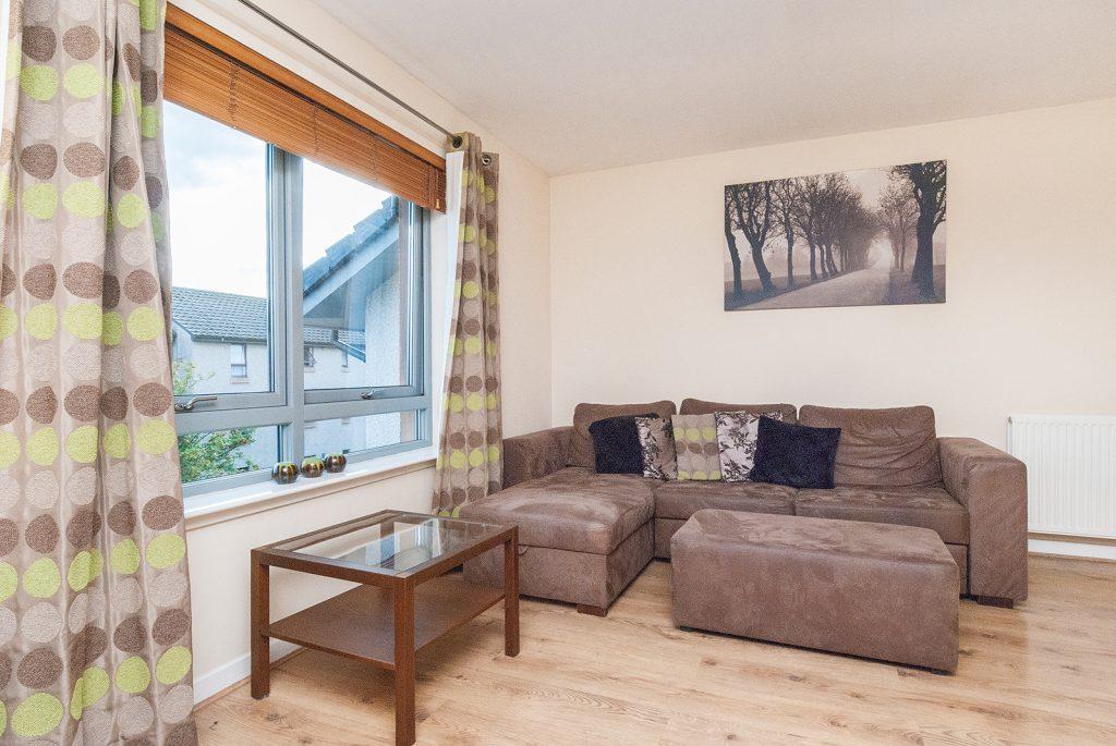 2439L – Restalrig Drive, Edinburgh, EH7 6JX 1 bed flat - £925 pcm (£213 pw)