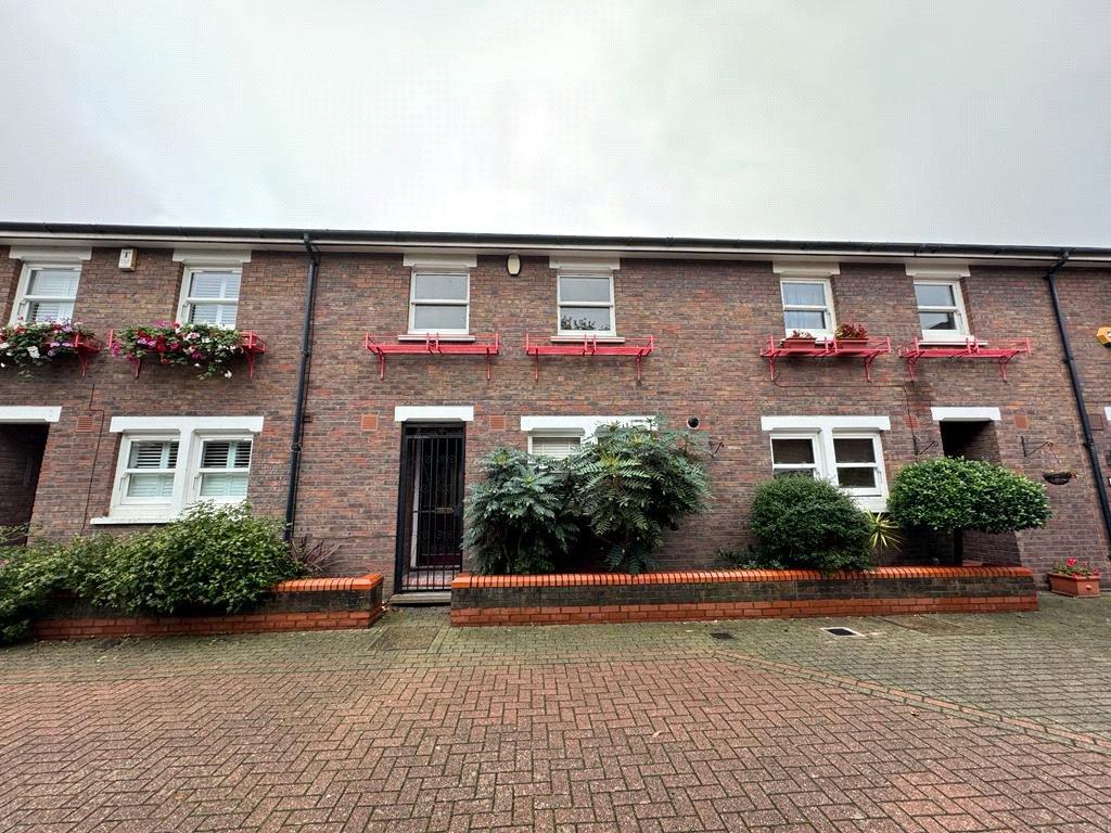 Lockesfield Place, Tower Hamlets, London, E14 4 bed terraced house - £ ...