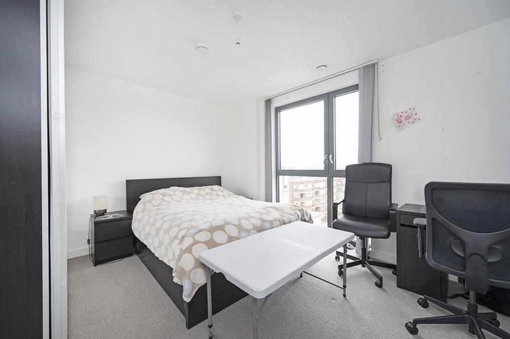 St Paul's Way, Tower Hamlets, London, E3 3 bed penthouse - £3,650 pcm ...