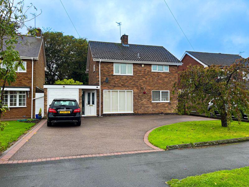 Baslow Road, Bloxwich, WS3 3SG 3 bed detached house - £325,000