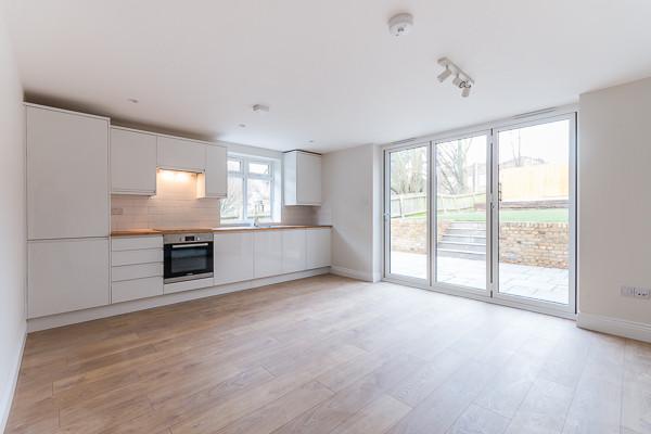 Norbury Cross, Norbury, SW16 3 bed terraced house - £2,600 pcm (£600 pw)