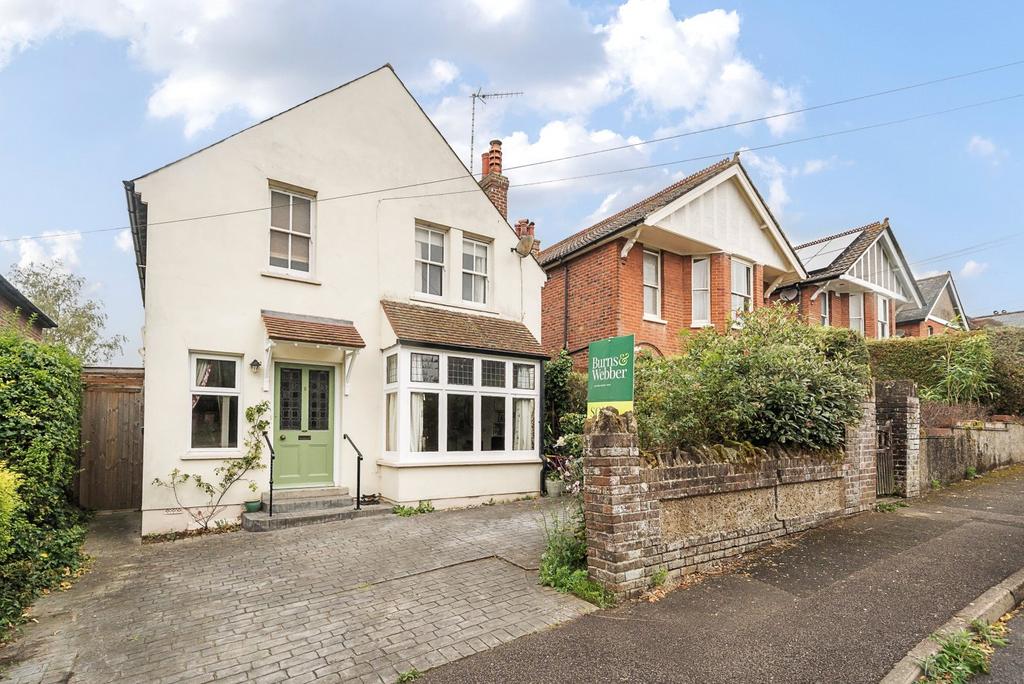 Llanaway Road, Godalming, Surrey, GU7 4 bed detached house - £925,000