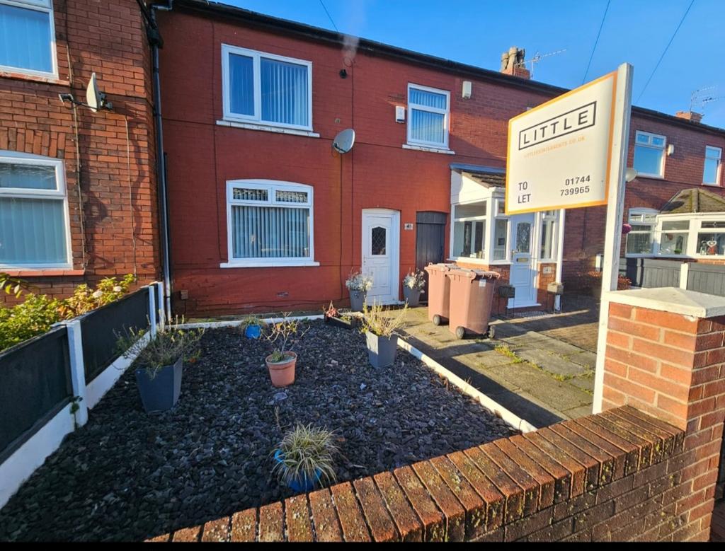 Link Avenue, St. Helens, WA11 3 bed terraced house - £750 pcm (£173 pw)