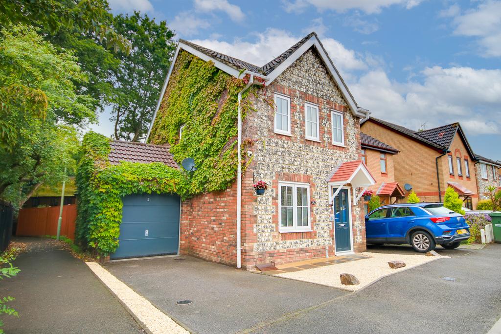 GRANGE PARK! LINK DETACHED! THREE... 3 bed link detached house - £375,000