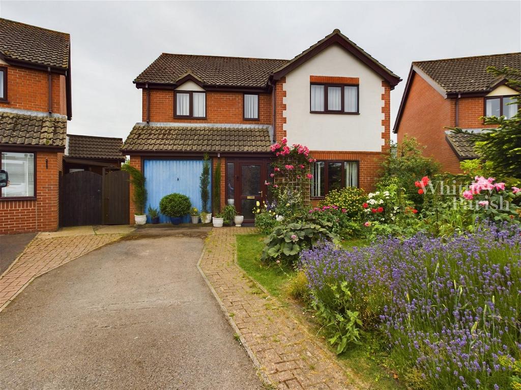 Oak Tree Way, Harleston 4 bed detached house - £450,000