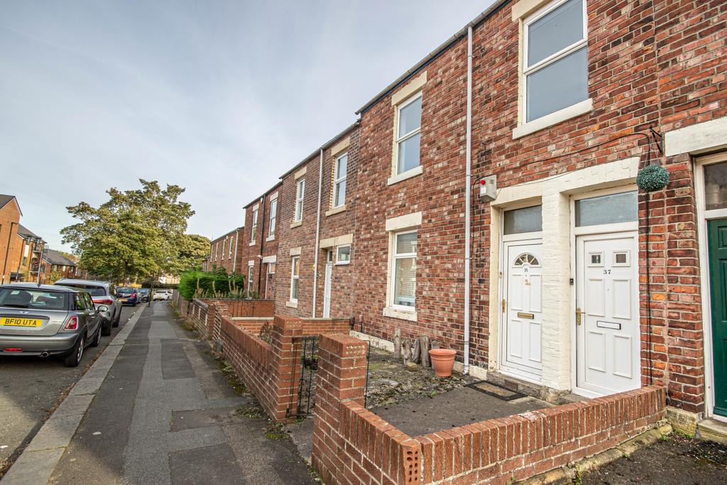 Ancrum Street, Newcastle upon Tyne... 3 bed flat - £1,600 pcm (£369 pw)