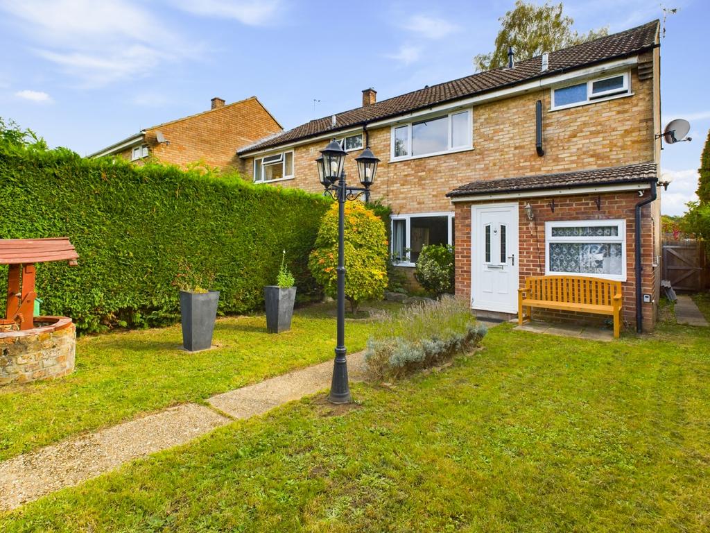 Robinson Way, Bordon, Hampshire, GU35 3 bed end of terrace house - £360,000