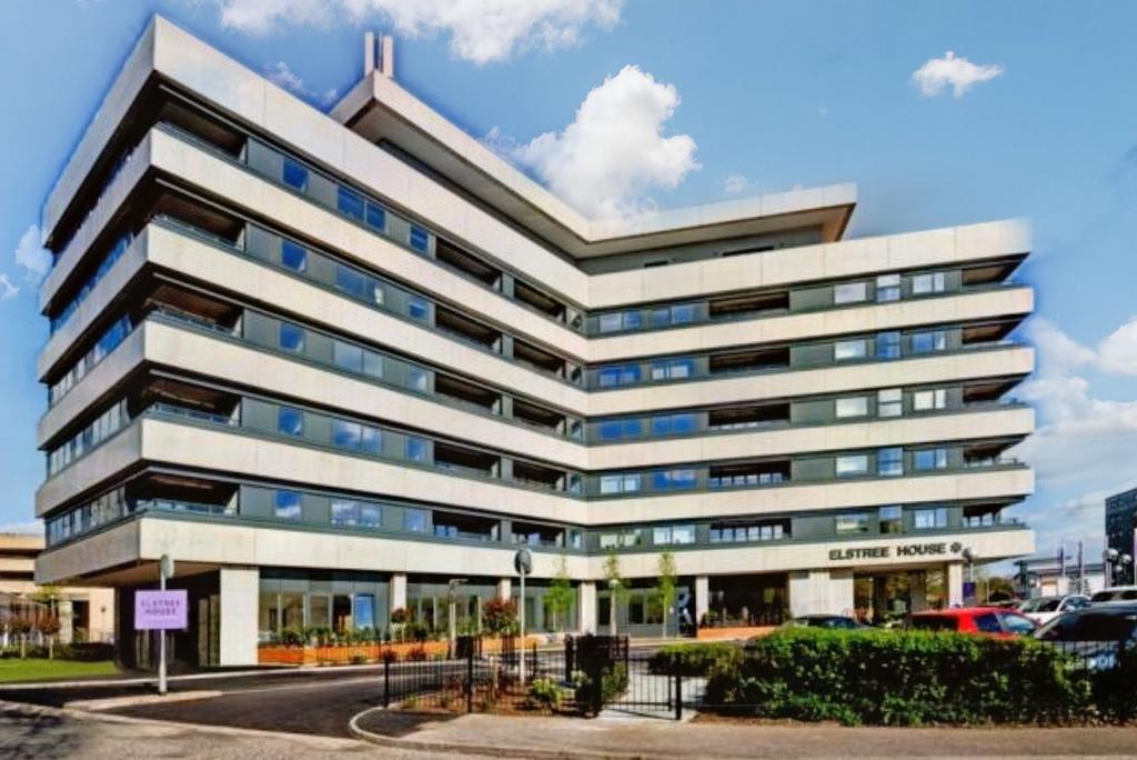 Elstree House, Borehamwood WD6 2 bed apartment - £1,650 pcm (£381 pw)